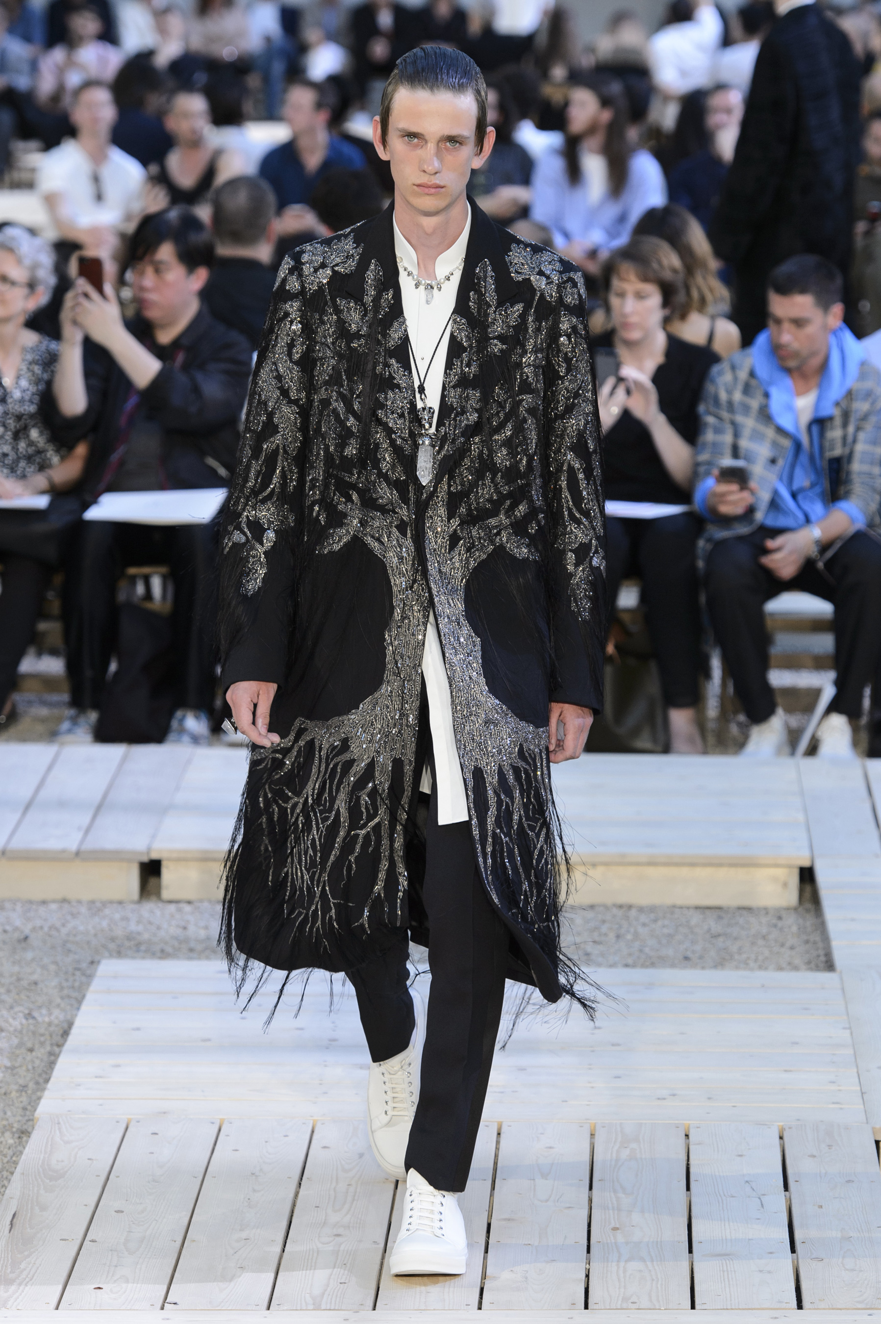 Alexander McQueen Spring 2018 Men's Fashion Show - The Impression