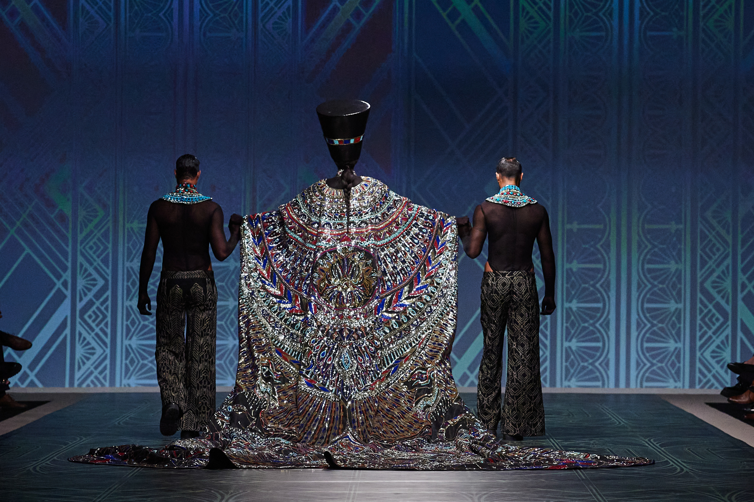 Michael Cinco Fall 2022 Couture Fashion Show | The Impression